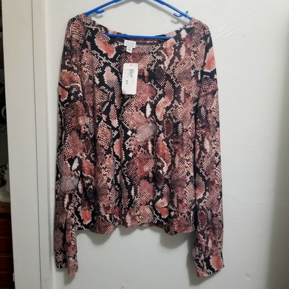 peyton jensen | Tops | Peyton Jensen Snake Skin Rose And Black Nwt ...